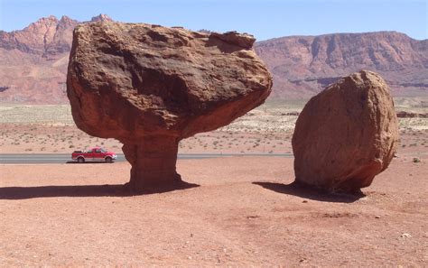 무료 이미지 경치 모래 록 사막 기념물 형성 아치 흙 자료 조각 지질학 황무지 둥근 돌 와디 하나로 된 돌 고대 역사 자연 환 경 바람
