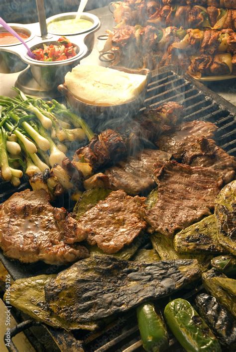 Carne Asada A La Parrilla Con Nopales Queso Y Chiles México Foto De