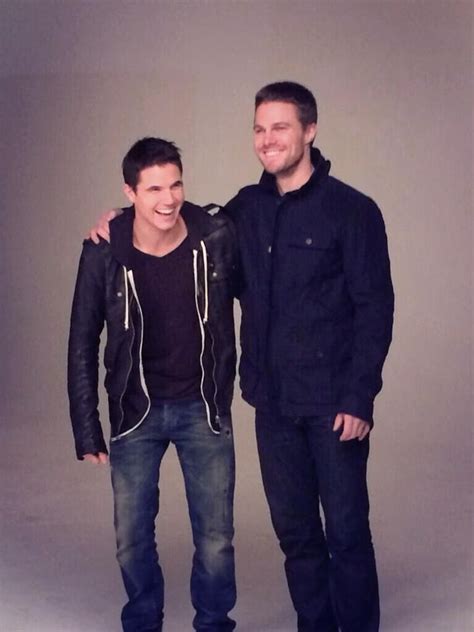 Robbie Amell Stephen Amell