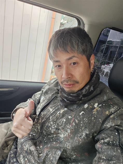 おはよー😄今日も頑張ろー しかし寒いなぁー。ひんやりしてる。光合成しないとパワーでないタイプです。