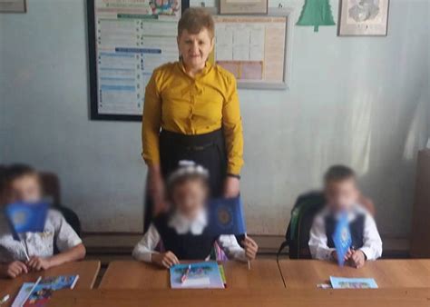 “ბავშვებმა მოიტანეს დროშები და მათი სიხარულის გამო გადავიღე სურათი” სხეფის სკოლის მასწავლებელი