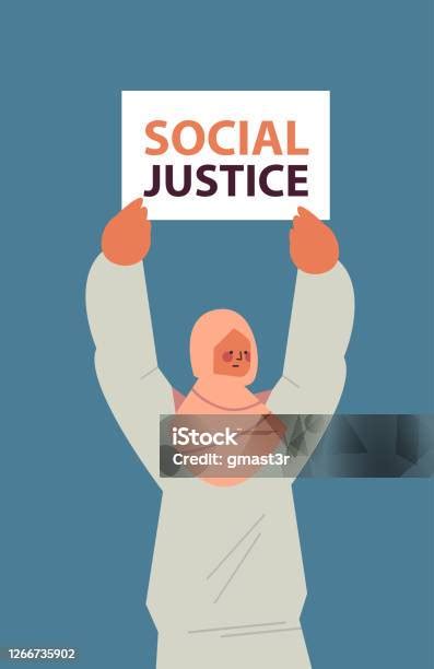 인종차별 포스터 인종 평등 사회 정의가 차별을 막는 아랍 여성 운동가 개념에 대한 스톡 벡터 아트 및 기타 이미지 개념