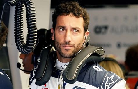 Даниэль Риккардо готовится к тестам на симуляторе Формула 1