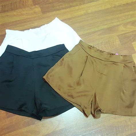 Shorts Effetto Seta Pinces Piu Colori Valeria Abbigliamento