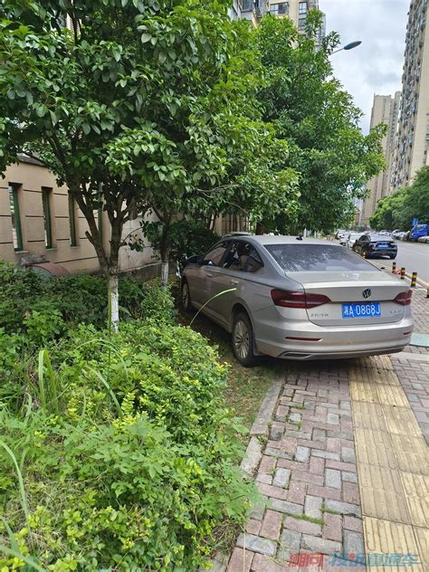 望城区杨丰路（银杉路—金星北路）车辆乱停 投诉直通车湘问投诉直通车华声在线