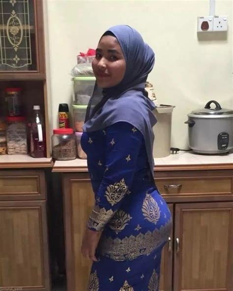 16 Awek Batik Ketat Ideas Beautiful Muslim Women Beautiful Hijab