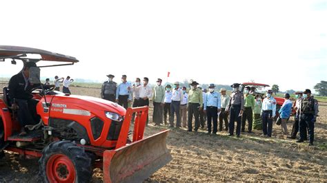 ဧရာဝတီတိုင်းဒေသကြီးဝန်ကြီးချုပ် ဦးတင်မောင်ဝင်း ဘုရားကြီးကုန်းကျေးရွာတွင