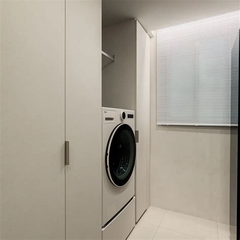 Arch8 아크에이트주 시크한 멋짐이 있는 그레이 욕실🖤 1 관리도 멋짐도 모두 만족하는 타일파티션 2 욕실의 무드를 잡아주는 천정 간접조명💡 3 젠다이