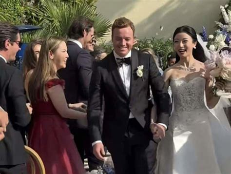 海边拥吻引爆全场！港岛名媛陈可欣再嫁外籍精英迎情路艳阳天