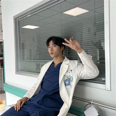 TVB小生外貌竟被指似肛門顏值大幅進化如韓星 曾拒認姊弟戀被追擊 星島日報