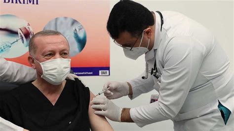 ერდოღანი კორონავირუსის ჩინური ვაქცინით პირდაპირ ეთერში აიცრა