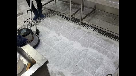 청소업체가 타일 바닥청소하는 과정 Youtube