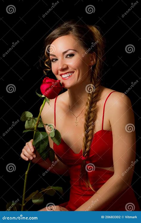 Donna Sexy Nel Colore Rosso Con Un Fiore Fotografia Stock Immagine Di