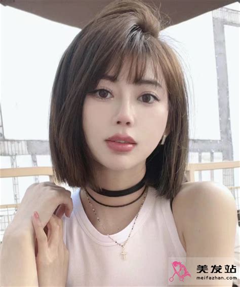 今年流行一刀切短发 干练漂亮又减龄女生短发 美发站
