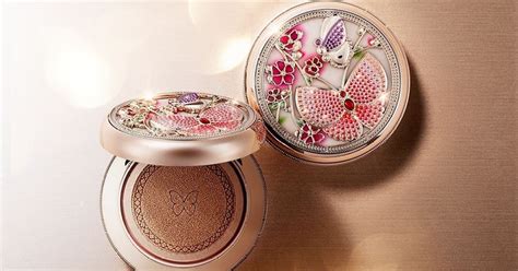 피부 빛을 밝히는 럭셔리 리프팅 쿠션 수려한 골든 콜라겐 쿠션 출시