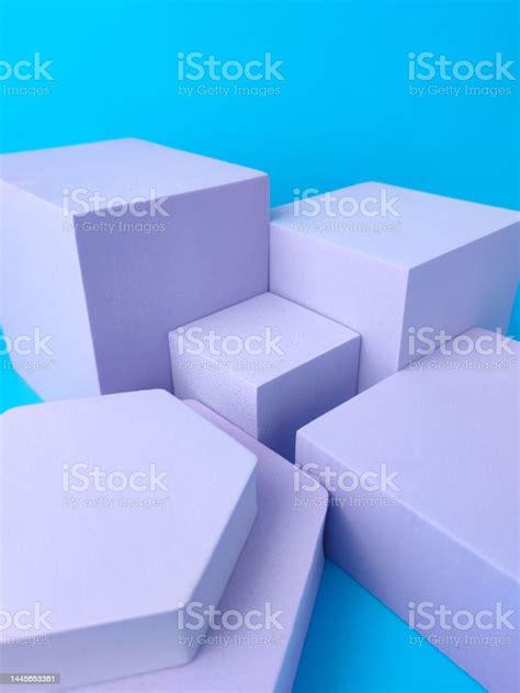 파란색 배경에 제품 프레젠테이션을 위한 보라색 연단의 3d 렌더링 0명에 대한 스톡 사진 및 기타 이미지 0명 강단 개념 Istock