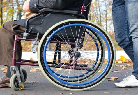 Як виїхати за кордон чоловіку що супроводжує родича на лікування Волиньpost