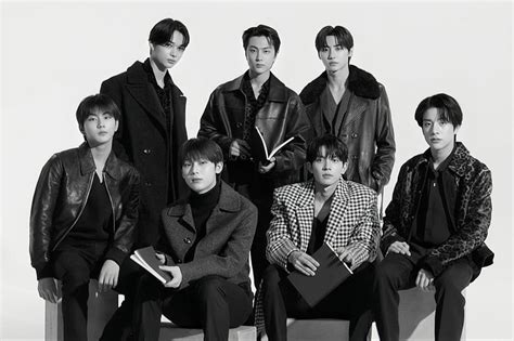 Pin By A V E R E On •enhypen• Photographer Girl Color Coded Lyrics Easy Trendy Outfits