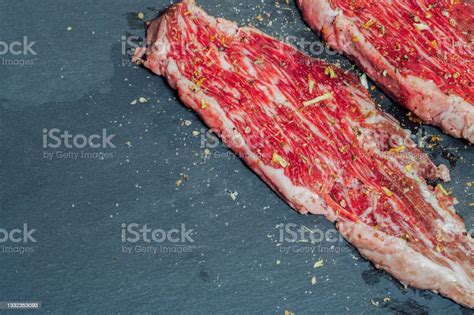 스테이크 프리미엄 컷 플랩 다양한 복사 공간 도마에 향신료와 함께 0명에 대한 스톡 사진 및 기타 이미지 0명 건강한 식생활 그릇 Istock