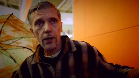 Сладкая жизнь как живут бездомные в аэропортах Инсайдер 22 12 2016 Youtube