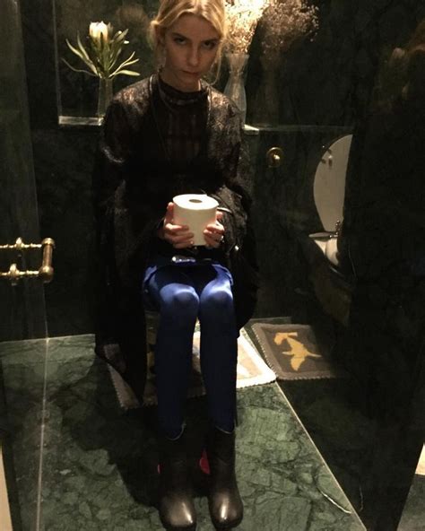 Yunus Rosenzweig On Instagram Peeing Girlfriend” Girlfriends