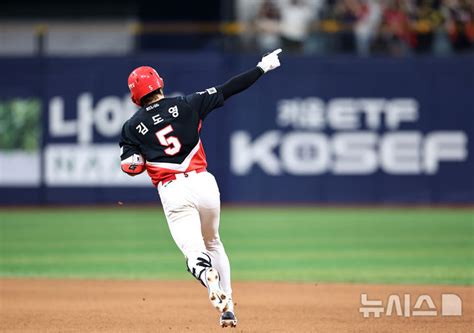 기아 타이거즈 김도영 111경기 만에 30홈런 30도루 최소 경기 신기록