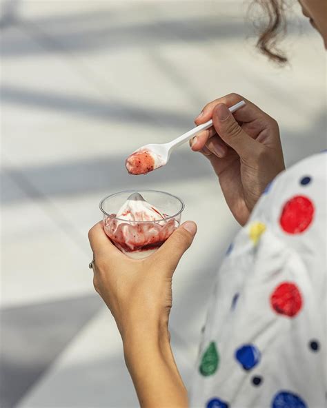 Kfc ☀️ზაფხულის ცხელ დღეებში სეირნობისას მარწყვის ნაყინი