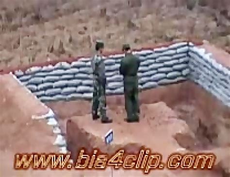 سرباز دست و پا چلفتی به این میگن