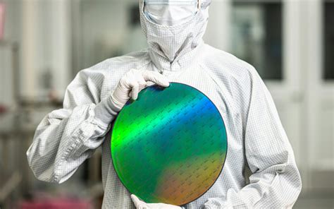 A Quantum Computing Startup Says It Is Already Making Millions Of Light Powered Chips Stuff