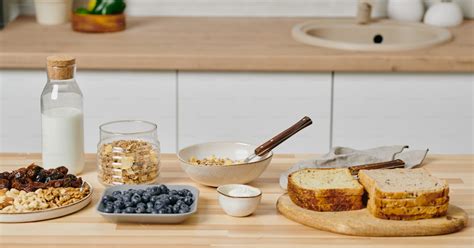 건강하고 맛있는 아침 식사를 요리하기위한 신선한 재료 그룹 사진 Unsplash의 조반 이미지