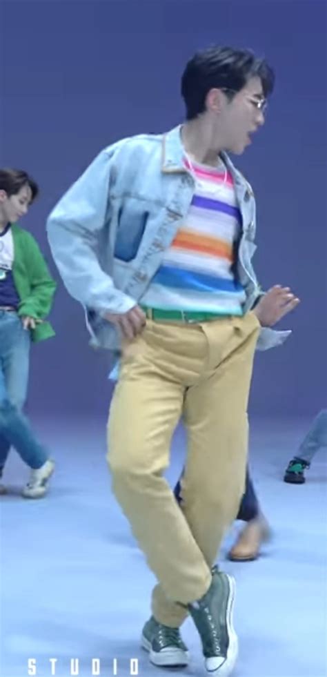 호시 꼬툭튀 윤곽 대물 세븐틴 남자 몸 남성패션