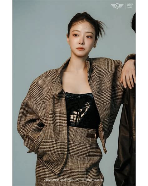 李世榮 이세영粉絲社區 【241104 限動更新】 2019年買的，現在才看的📖 Seyoung 10 이세영 배우이세영 李世榮 Leeseyoung イセヨン