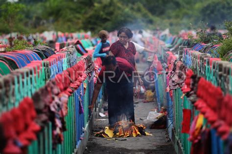 Sembahyang Kubur Di Bagansiapiapi Antara Foto
