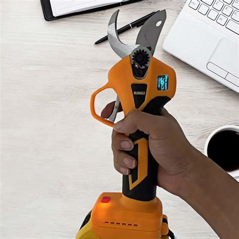 牧田 得偉 米沃奇 18v 21v通用無刷電動剪刀 電動修枝剪 高枝修枝剪刀 電動剪刀 樹枝剪 修枝剪 園藝剪 蝦皮購物