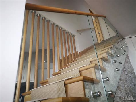 Парапет от стъкло и дърво Строителни услуги Бургас Изработване