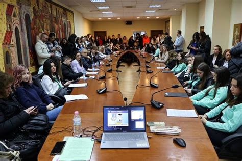 140 ученици се състезават в конкурса Пространство и време на ВТУ най добрите стават студенти