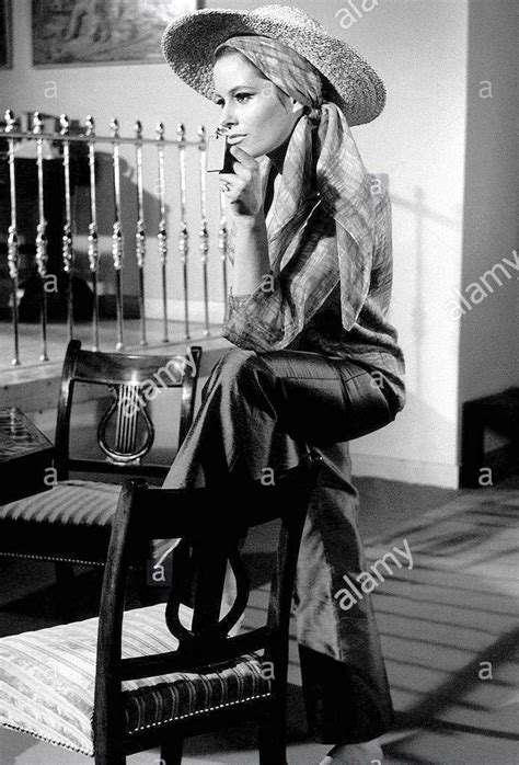 Pin By Commando On Luciana Paluzzi Luciana Paluzzi James Bond Bad Girl