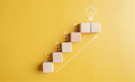 아이디어 사다리 아이디어를 창출하는 단계 교육 및 비즈니스 운영 단계를 통해 사고의 목표를 달성하기 위한 단계를 실행합니다 0명에 대한 스톡 사진 및 기타 이미지 Istock