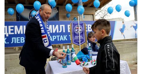 Синята легенда Емил Велев Кокала Мислят националния тим за кръжок