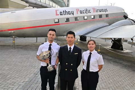 國泰理大整合新課程21見習機師畢業 計劃再招募約800飛行員 星島日報