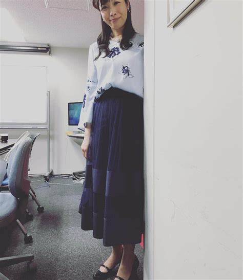 半井小絵さんのインスタグラム写真 半井小絵instagram「本日の衣装♪細部までこだわったmuveil Workのスカートの着心地の