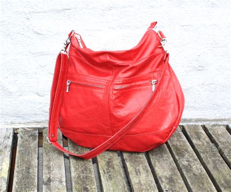 Den røde taske byBessert