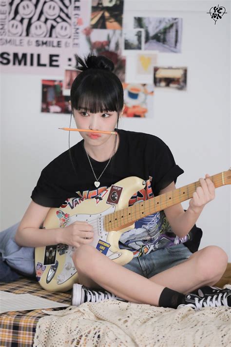 220928 Choi Yena Universe Summer Photoshoot Behind Rizone