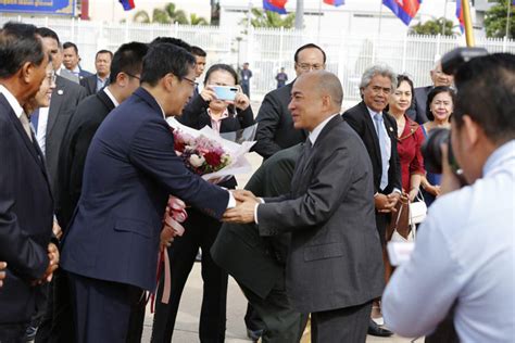 ព្រះករុណា ព្រះមហាក្សត្រ និងព្រះមហាក្សត្រី ស្តេចយាងទៅទីក្រុងប៉េកាំង