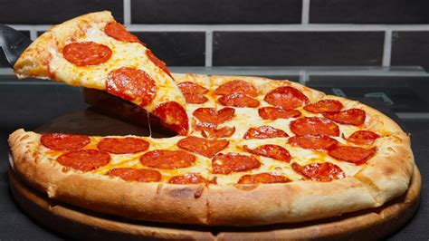 САМАЯ ВКУСНАЯ ПИЦЦА Как в Италии 🍕Идеальное тесто для пиццы СЪЁМКИ ЗА КАДРОМ Youtube