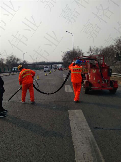 北京市城市道路裂缝灌缝施工 嘉格道路灌缝胶显身影