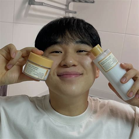 재동 제품제공 Fullyofficial 🌿쌀 세라 에센스 토너 콧물제형에 에센스형 토너라 다른 제품들보다 바르고 난 후 굉장히 촉촉함 세안 후 바로 발라주면