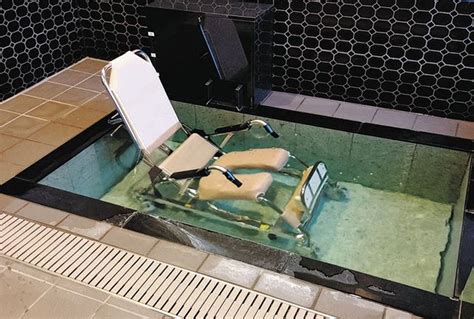 ＜山崎まゆみのバリアフリーで行こう＞諏訪湖畔の温泉宿（下） 車いすのまま湯船に レバーで底を上下：東京新聞デジタル