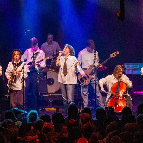 Hopeasiivet Lyrics Songs And Albums Genius