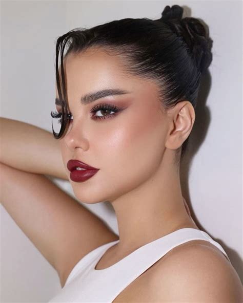 Pin De 💌𝐊𝐡𝐫𝐲𝐬𝐭𝐲𝐧𝐚☁️ En 💄makeup💄 Maquillaje De Ojos Rojos Maquillaje